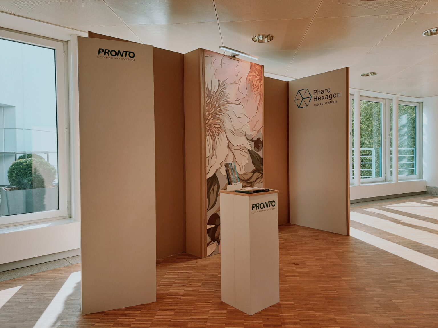 Pop-up stand made from 100% recycled and recyclable cardboard – Pharo ...