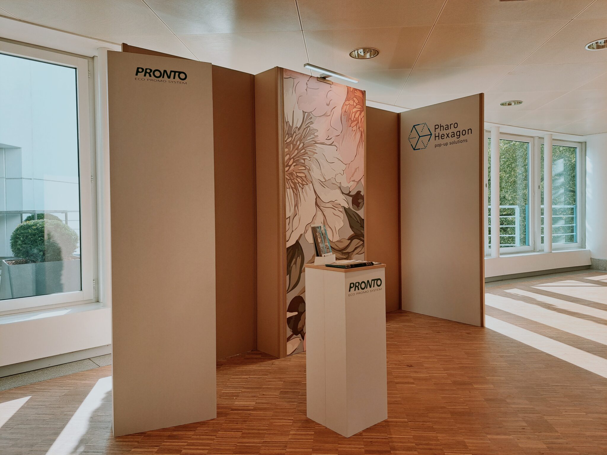 Pop-up stand made from 100% recycled and recyclable cardboard - Pharo ...